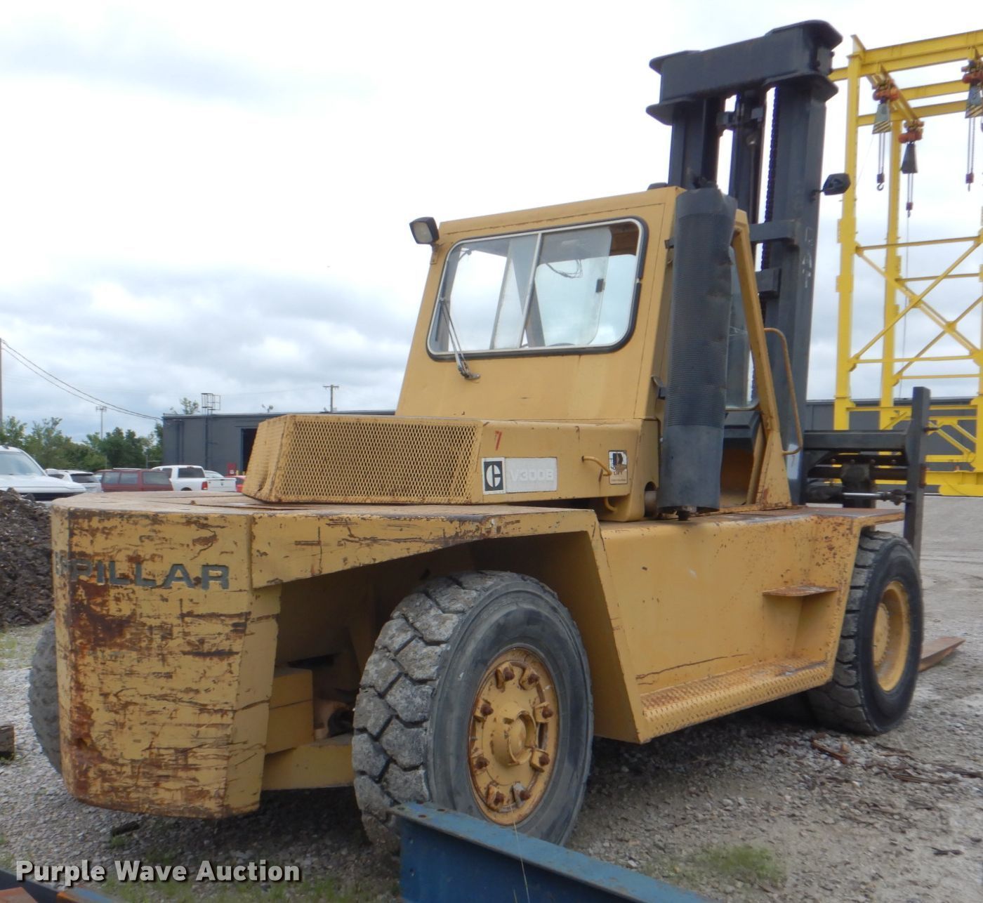 Caterpillar V300B forklift in Tulsa, OK | Item DM3815 sold | Purple Wave