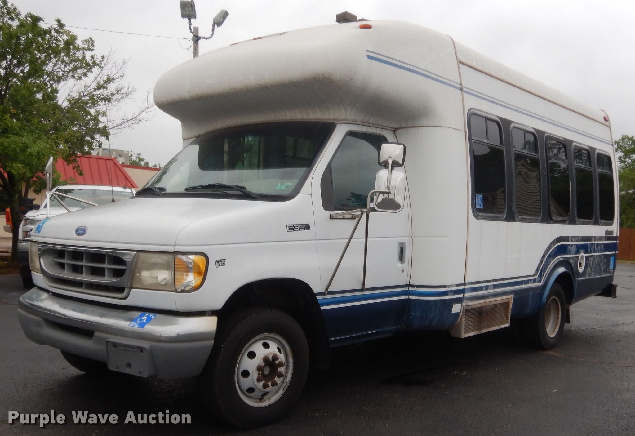 1997 Ford Econoline E350 shuttle bus in Yukon, OK | Item IP9789 sold ...