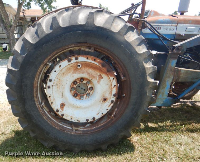1967 Ford 5000 tractor in Adrian, MO | Item DL0074 sold | Purple Wave