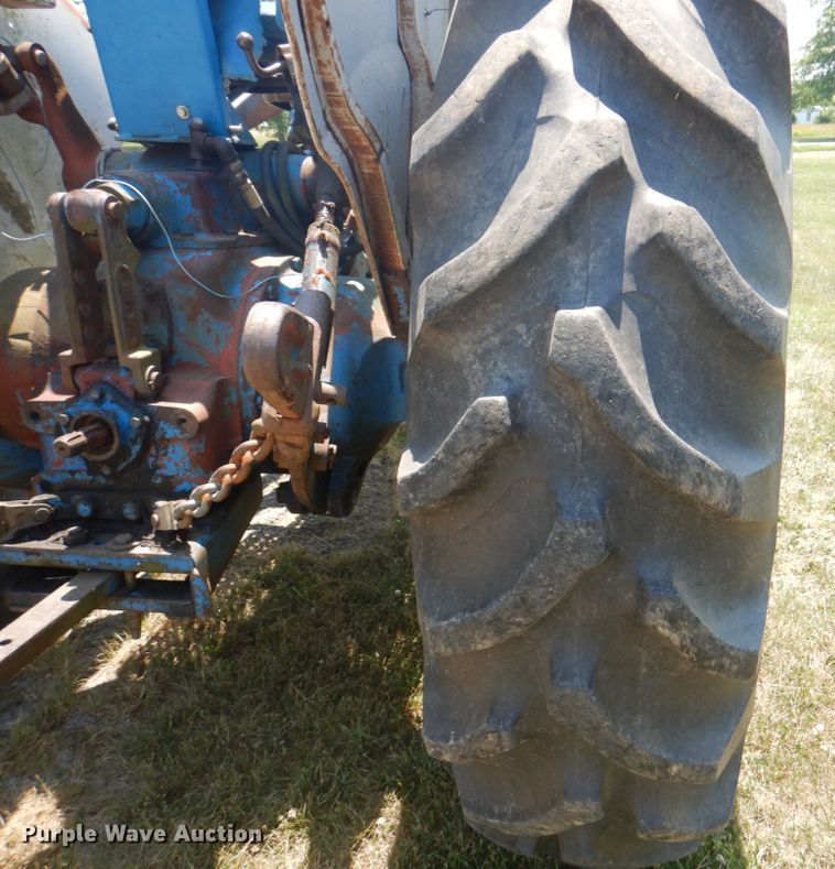 1967 Ford 5000 tractor in Adrian, MO | Item DL0074 sold | Purple Wave