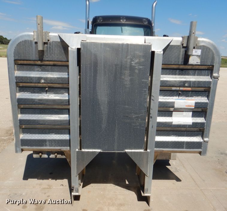 Merritt headache rack in Alma, KS | Item DM0092 sold | Purple Wave