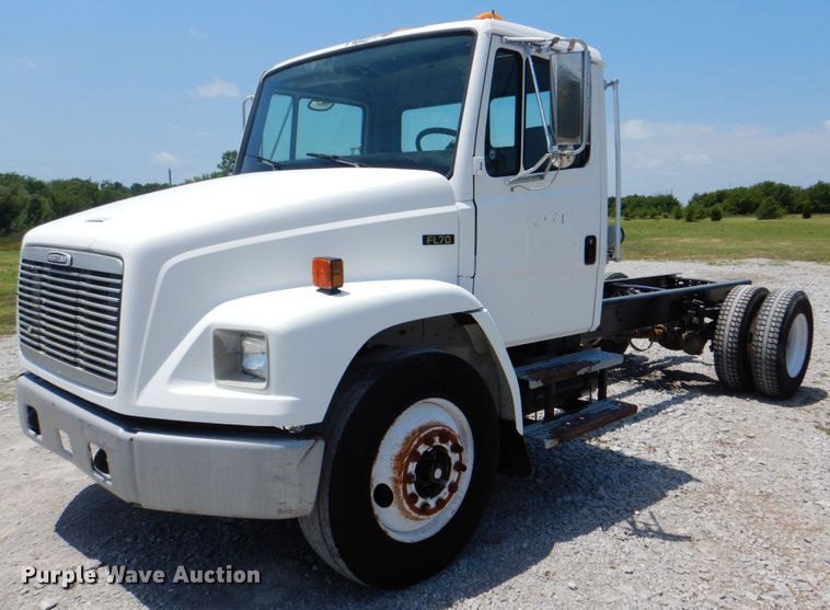 2002 Freightliner FL70 truck cab and chassis in Collinsville, OK | Item ...