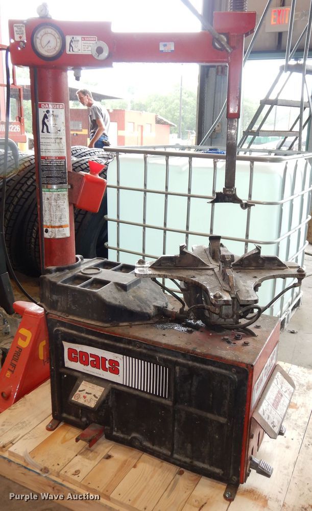 Coats 5060AX tire machine in Leavenworth, KS | Item IW9837 sold ...