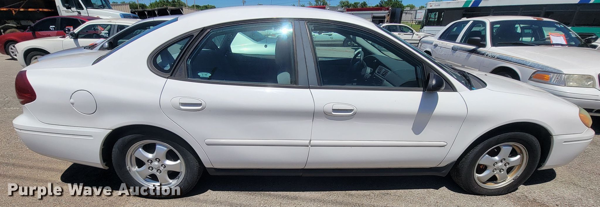 2005 Ford Taurus in Tulsa, OK | Item IE9278 sold | Purple Wave