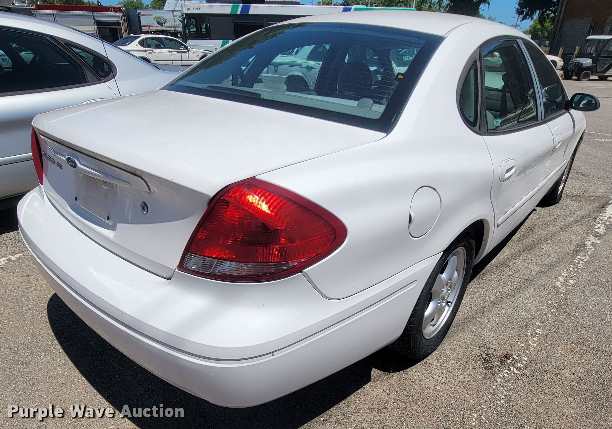 2005 Ford Taurus in Tulsa, OK | Item IE9278 sold | Purple Wave