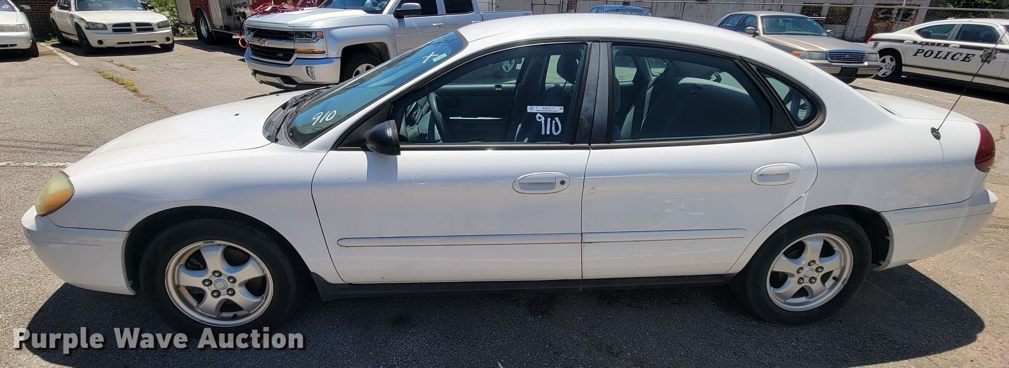 2005 Ford Taurus in Tulsa, OK | Item IE9278 sold | Purple Wave