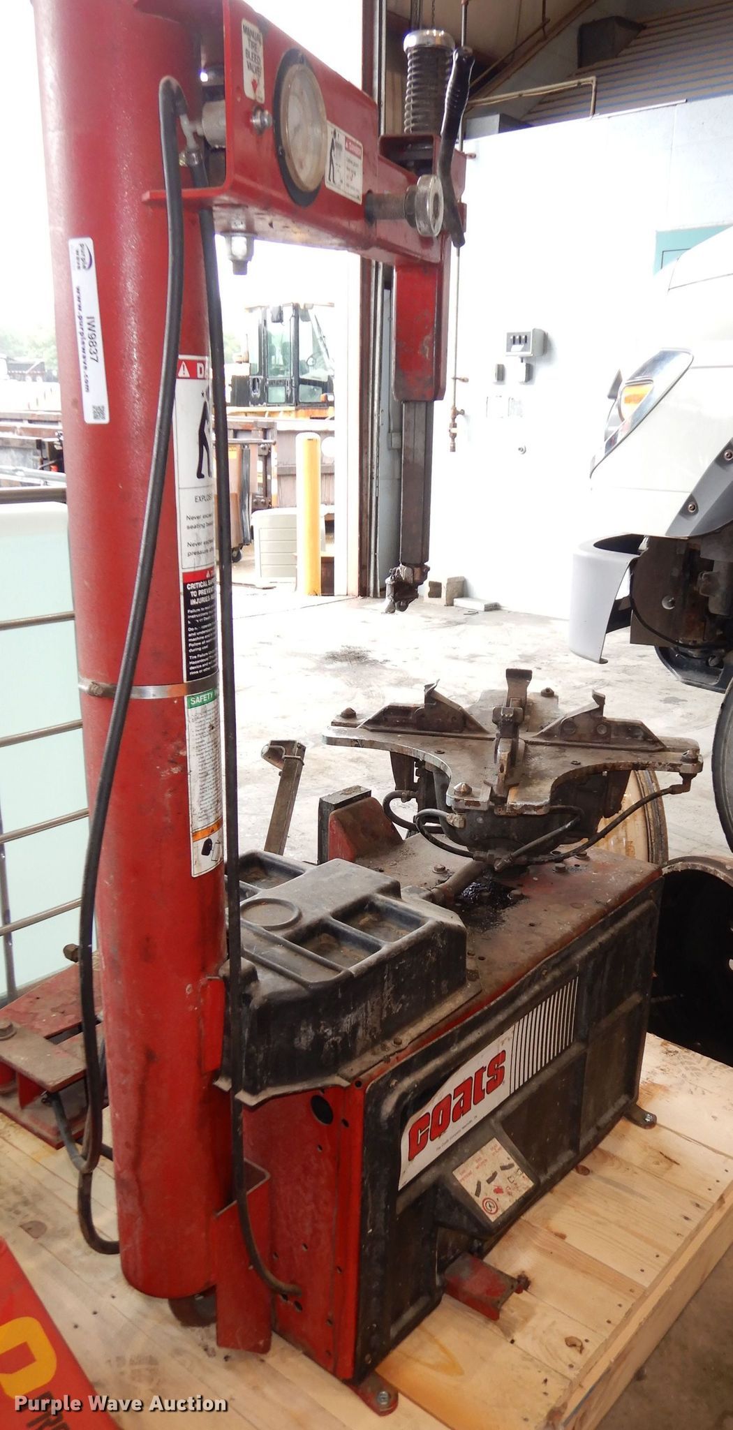 Coats 5060AX tire machine in Leavenworth, KS | Item IW9837 sold ...