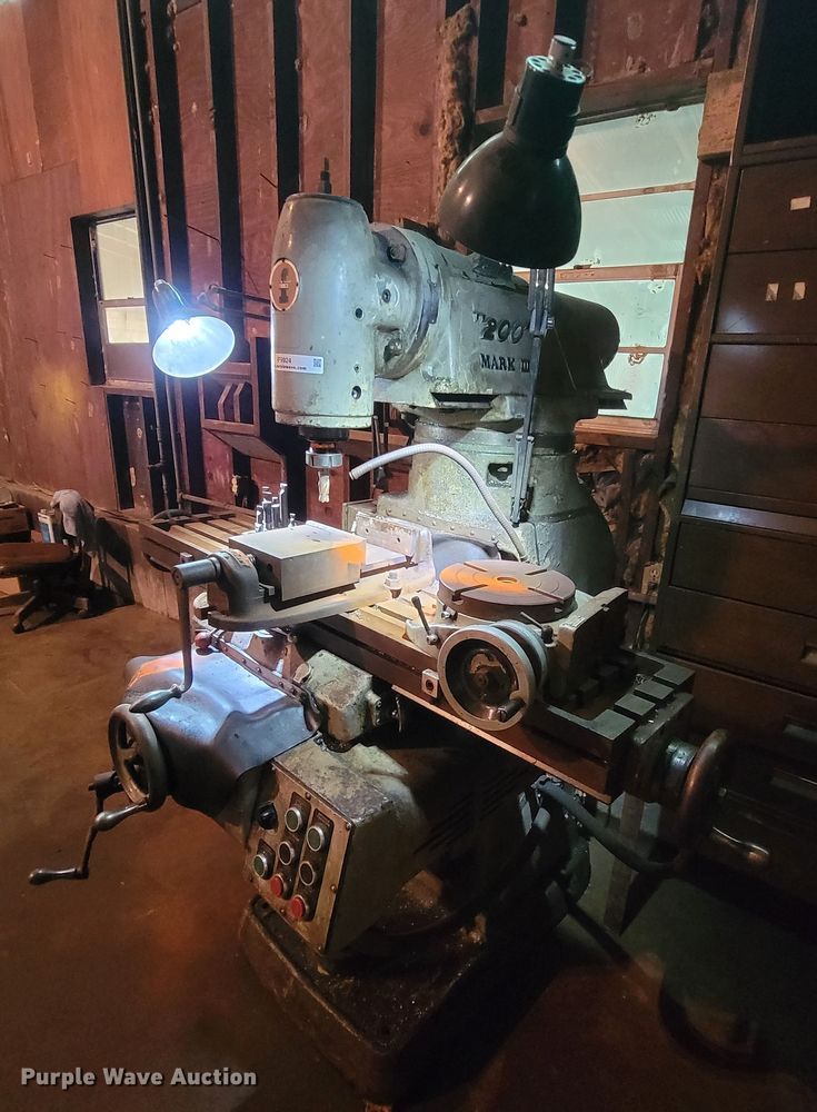 Famco 200 milling machine in Vichy, MO | Item IF9924 sold | Purple Wave