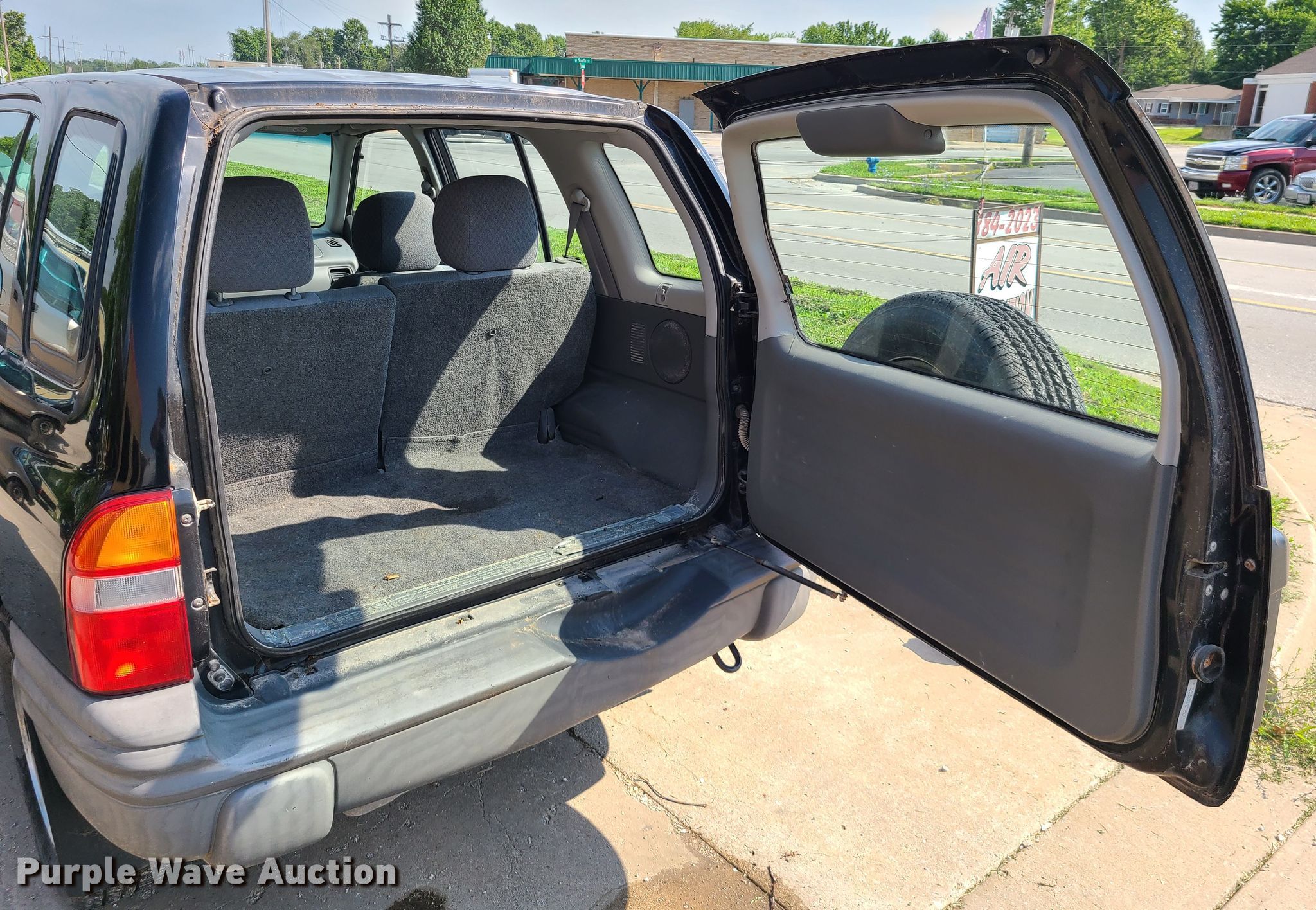 2000 Chevrolet Tracker SUV in Harrisonville, MO | Item DM8743 sold ...