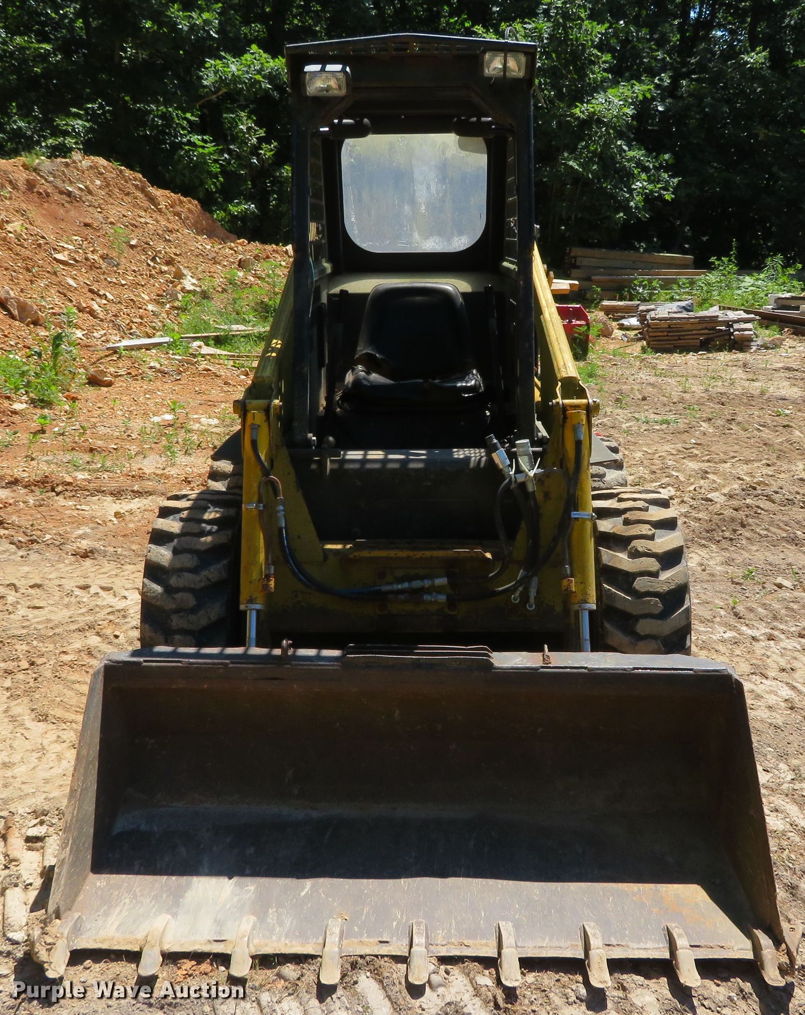 Mahto L1300 skid steer loader in Potosi, MO | Item DN5932 sold | Purple ...
