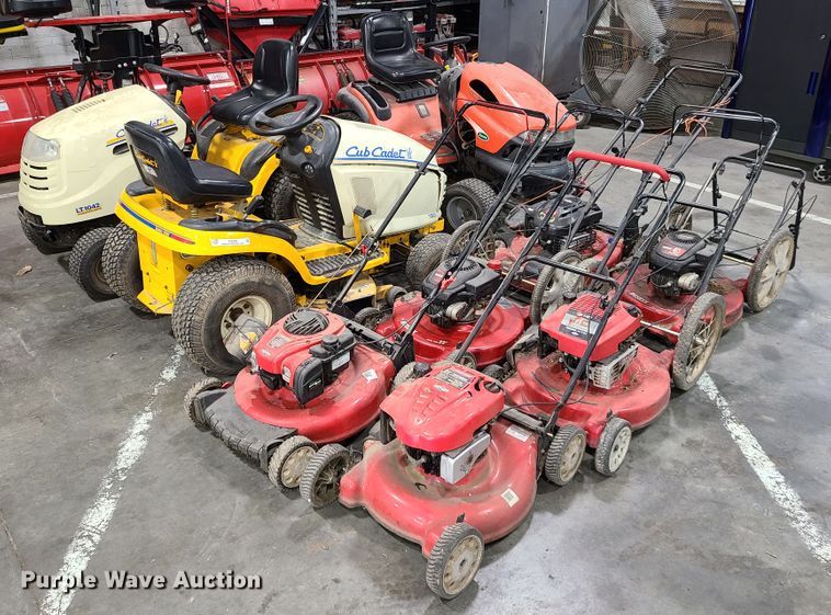 (9) lawn mowers in Independence, MO | Item IC9838 sold | Purple Wave