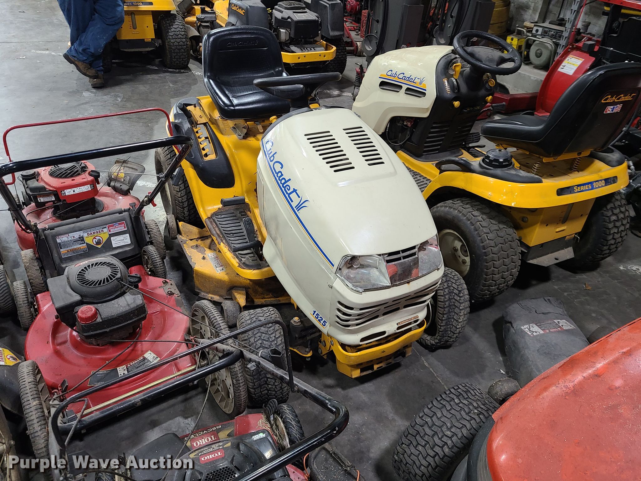 (9) lawn mowers in Independence, MO | Item IC9838 sold | Purple Wave
