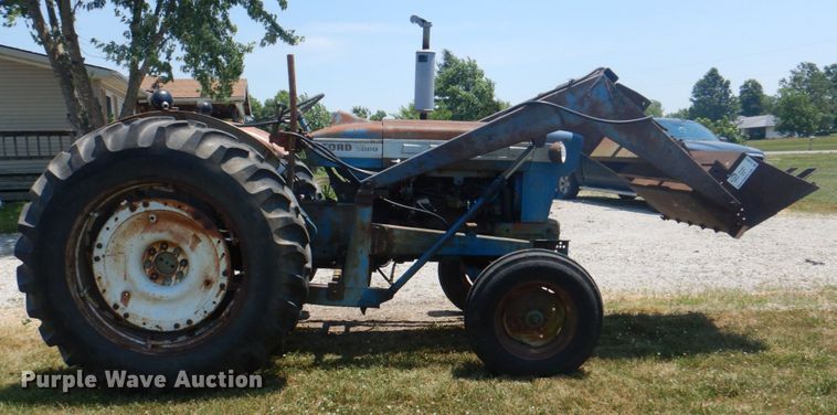 1967 Ford 5000 tractor in Adrian, MO | Item DL0074 sold | Purple Wave