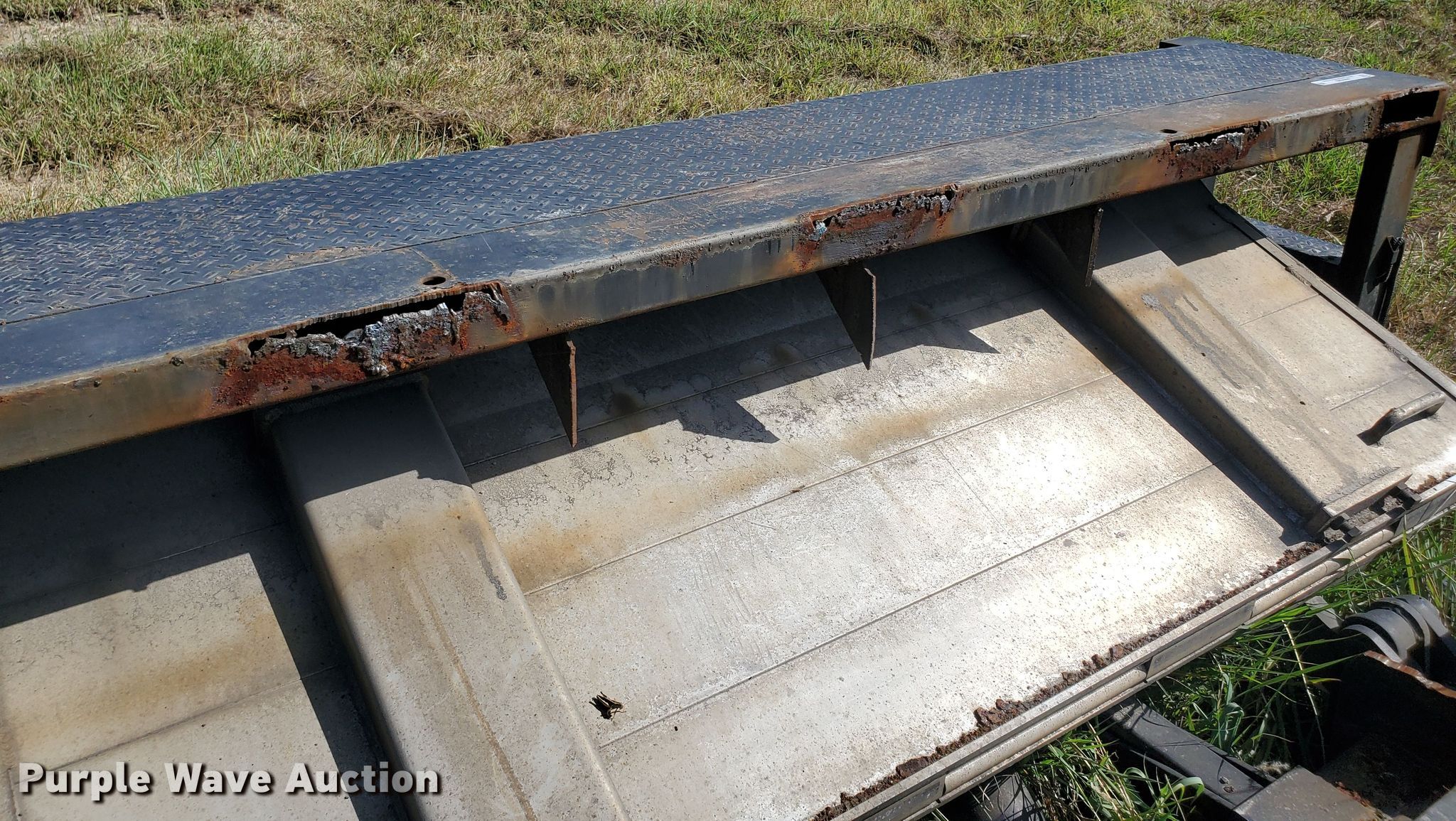 Leyman lift gate in Hill City, KS | Item JM9599 sold | Purple Wave