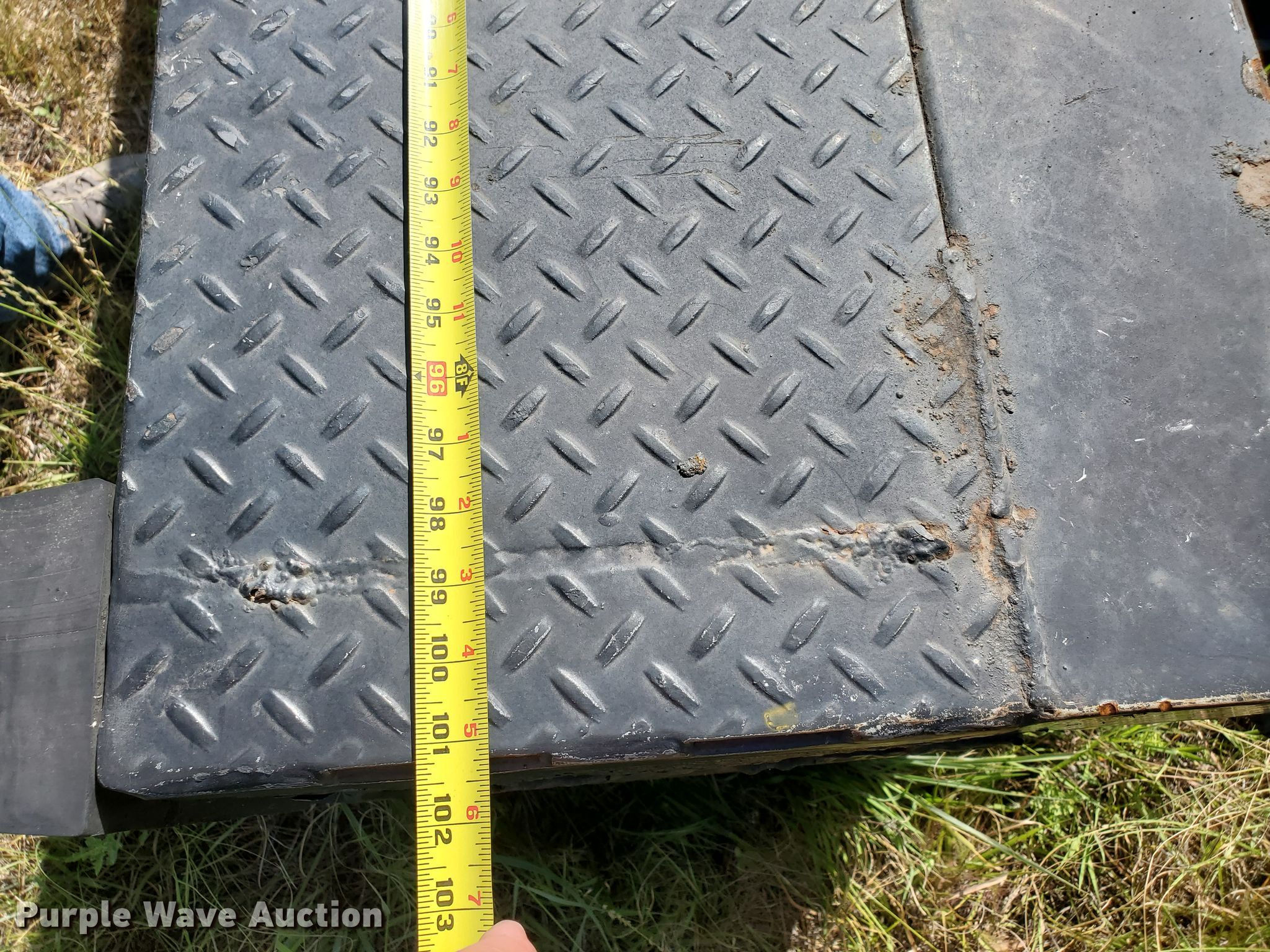 Leyman lift gate in Hill City, KS | Item JM9599 sold | Purple Wave