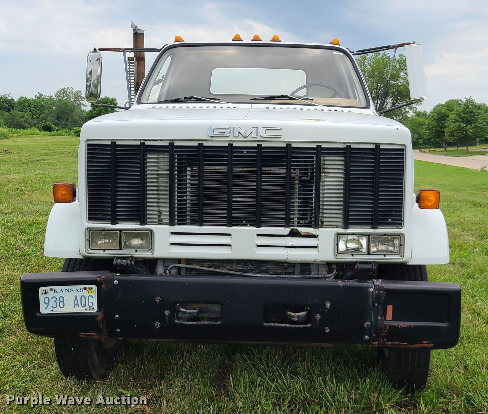 1984 GMC C6000 semi truck in Belton, MO | Item L1308 sold | Purple Wave