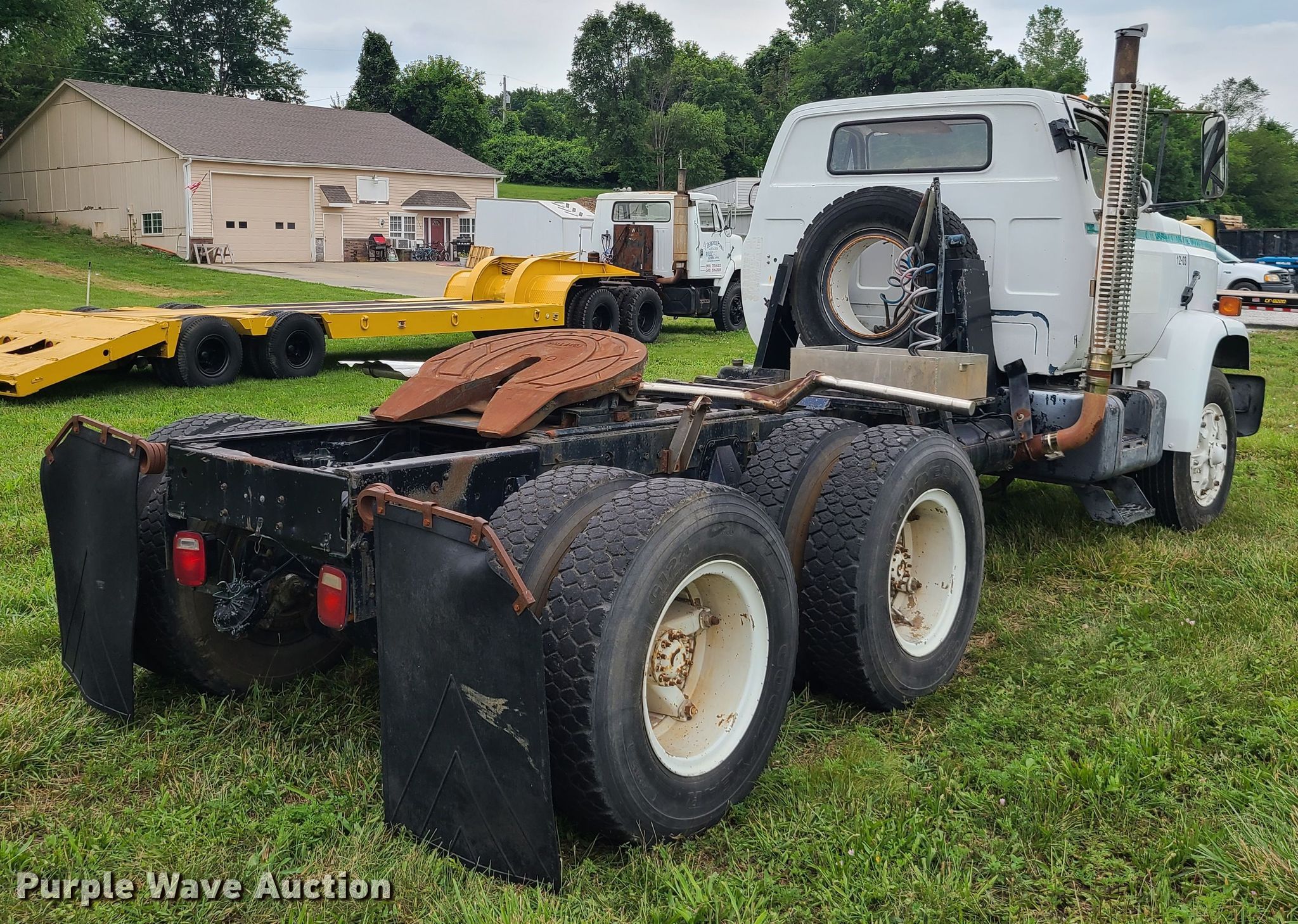 1984 GMC C6000 semi truck in Belton, MO | Item L1308 sold | Purple Wave