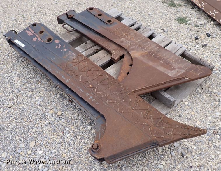 (2) Super Manufacturing vibratory plow blades in Park City, KS | Item ...