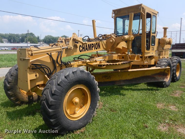 1981 Champion 720 rigid frame motor grader in Saint Joseph, MO | Item ...