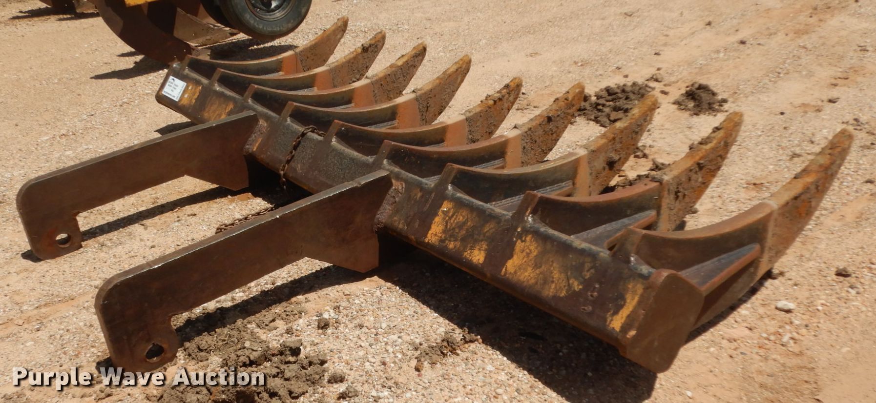 Caterpillar root rake in Hamlin, TX | Item DM6303 sold | Purple Wave