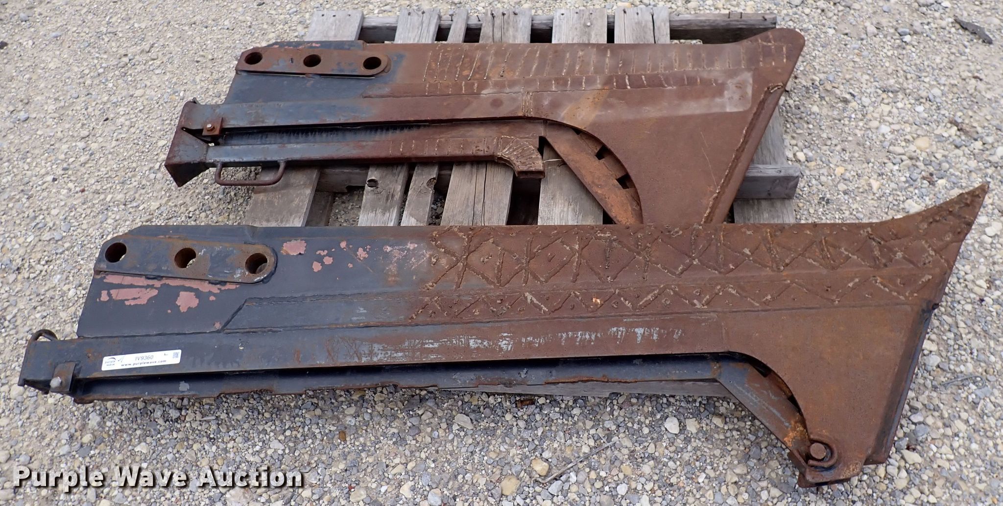 (2) Super Manufacturing vibratory plow blades in Park City, KS | Item ...