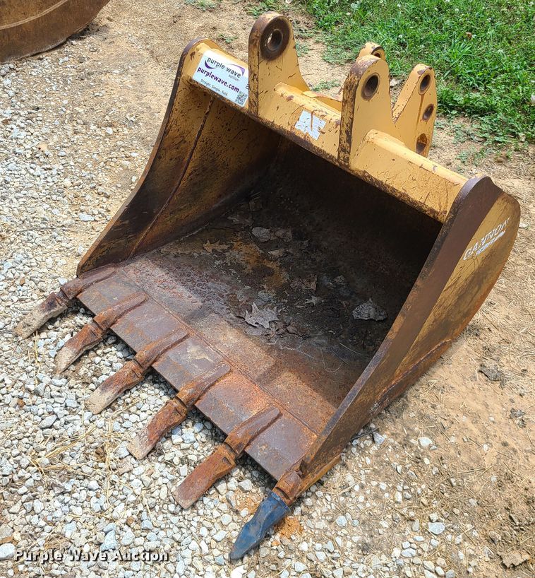 Gannon 36" W bucket in Nevada, MO | Item DI6032 sold | Purple Wave