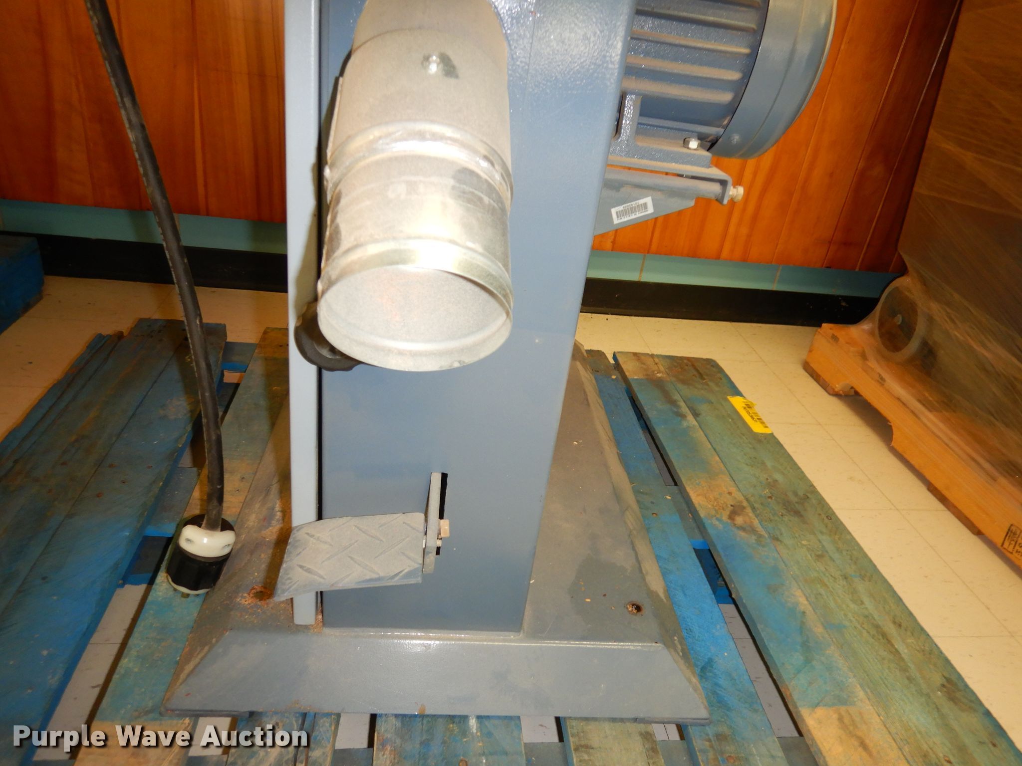 2012 Oliver 4640 bandsaw in Leawood, KS | Item IW9991 sold | Purple Wave