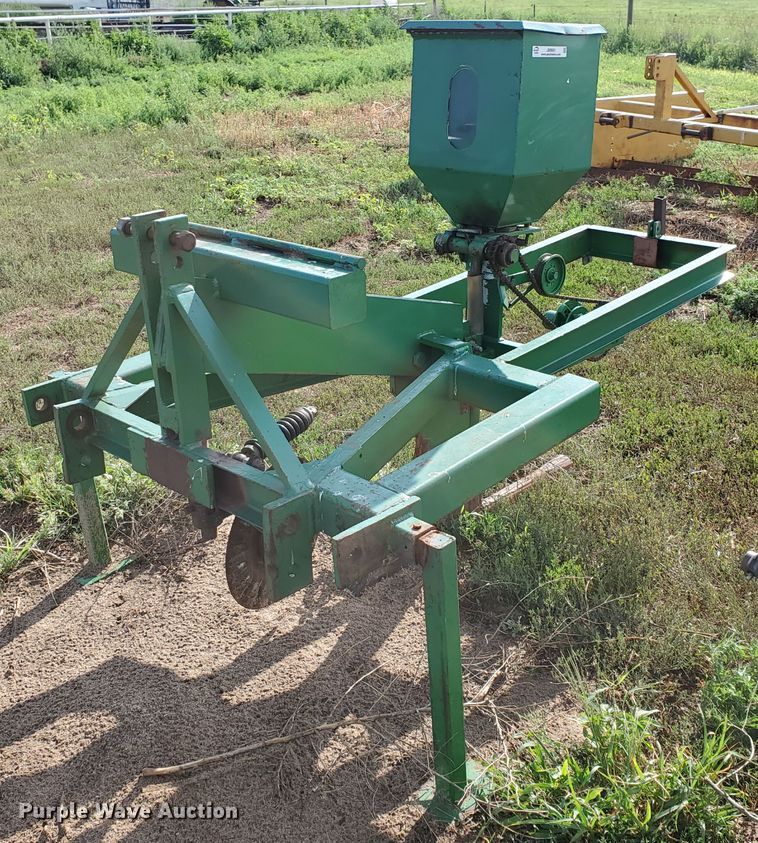 Gopher getter applicator in Deerfield, KS | Item JM9661 sold | Purple Wave