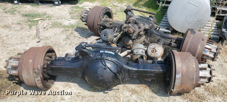 (2) Freightliner rear axle assemblies in Russell, KS | Item JM9550 sold ...