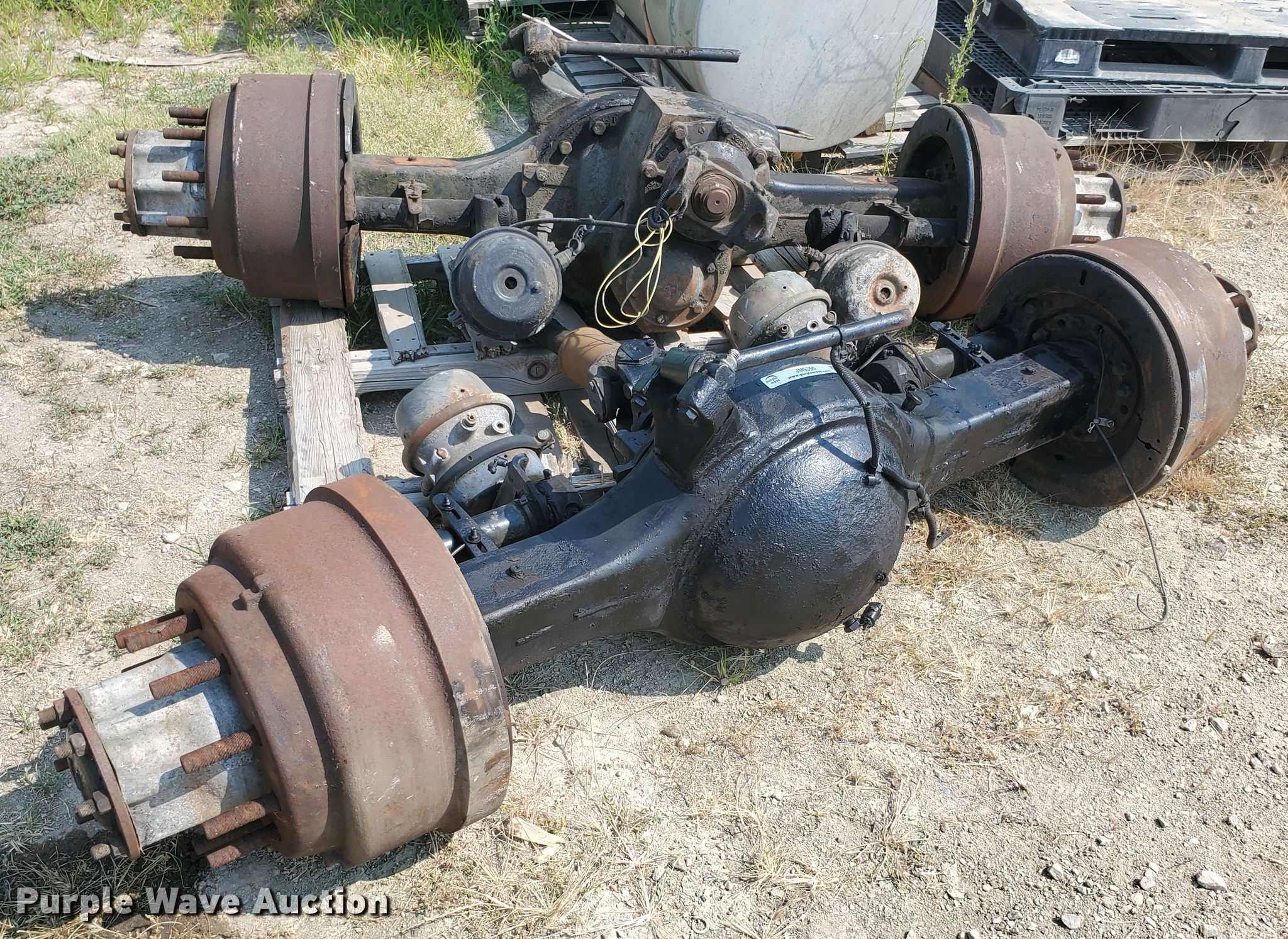 (2) Freightliner rear axle assemblies in Russell, KS | Item JM9550 sold ...