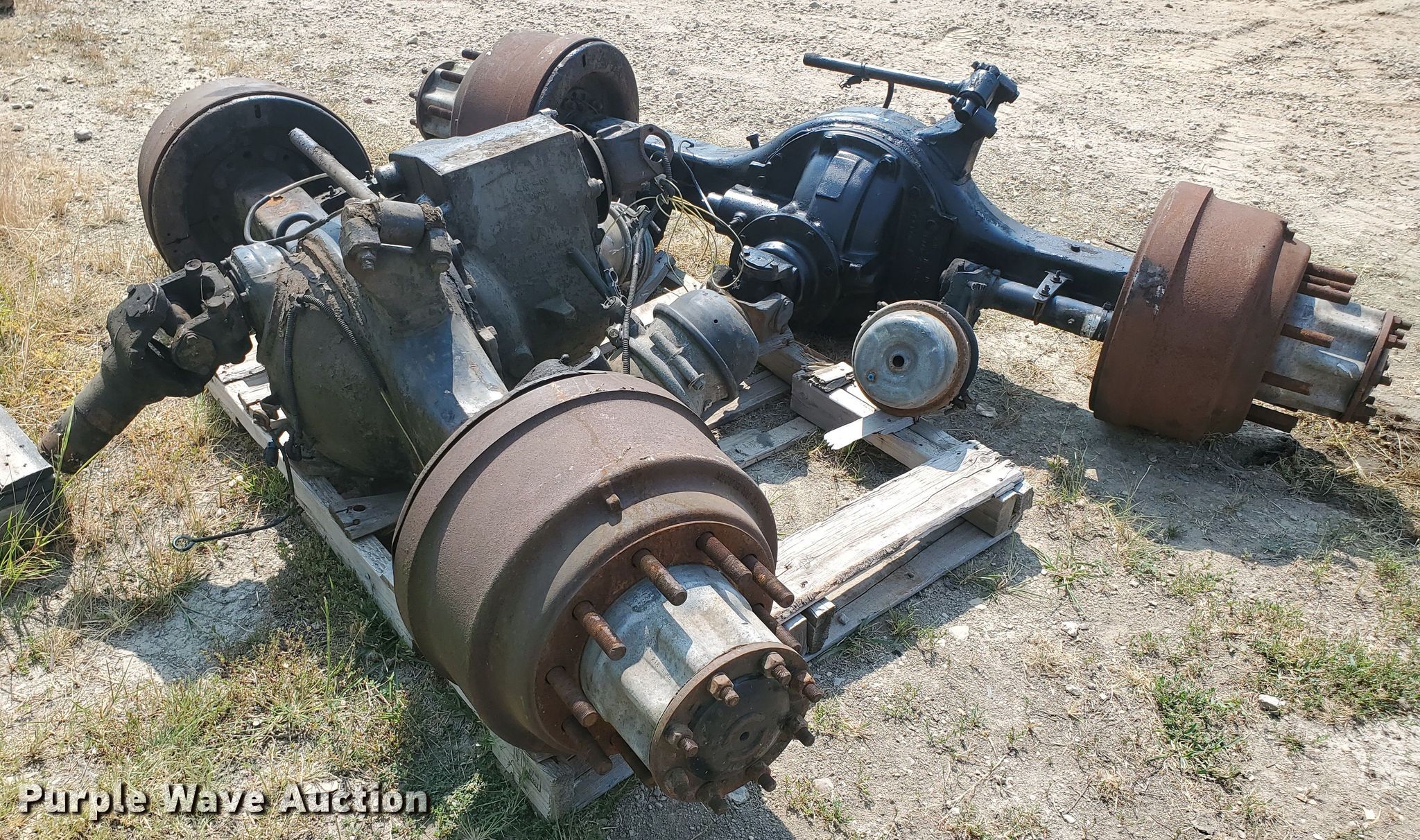 (2) Freightliner rear axle assemblies in Russell, KS | Item JM9550 sold ...