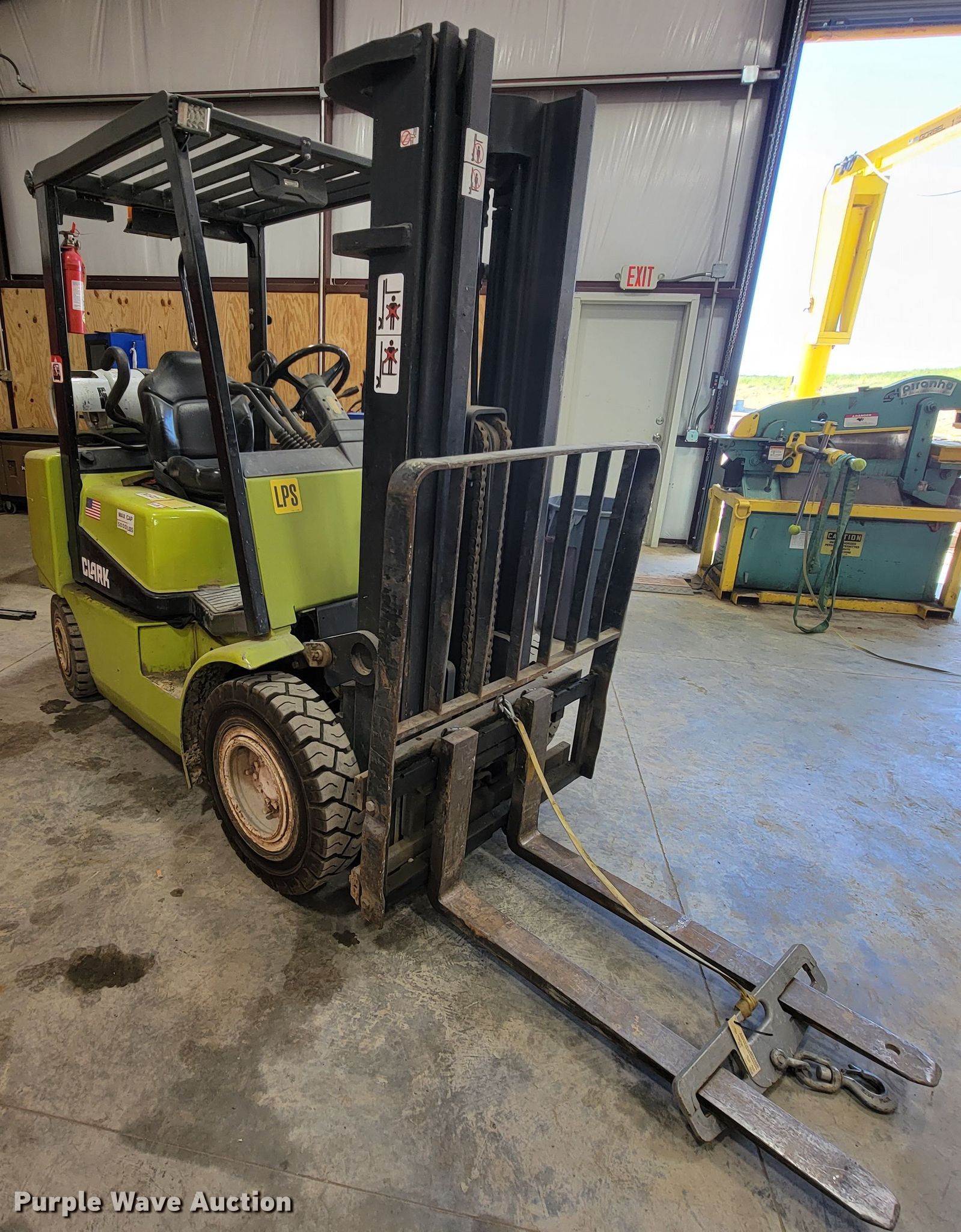 Clark CGP25 forklift in Fulton, AR | Item KD9428 sold | Purple Wave