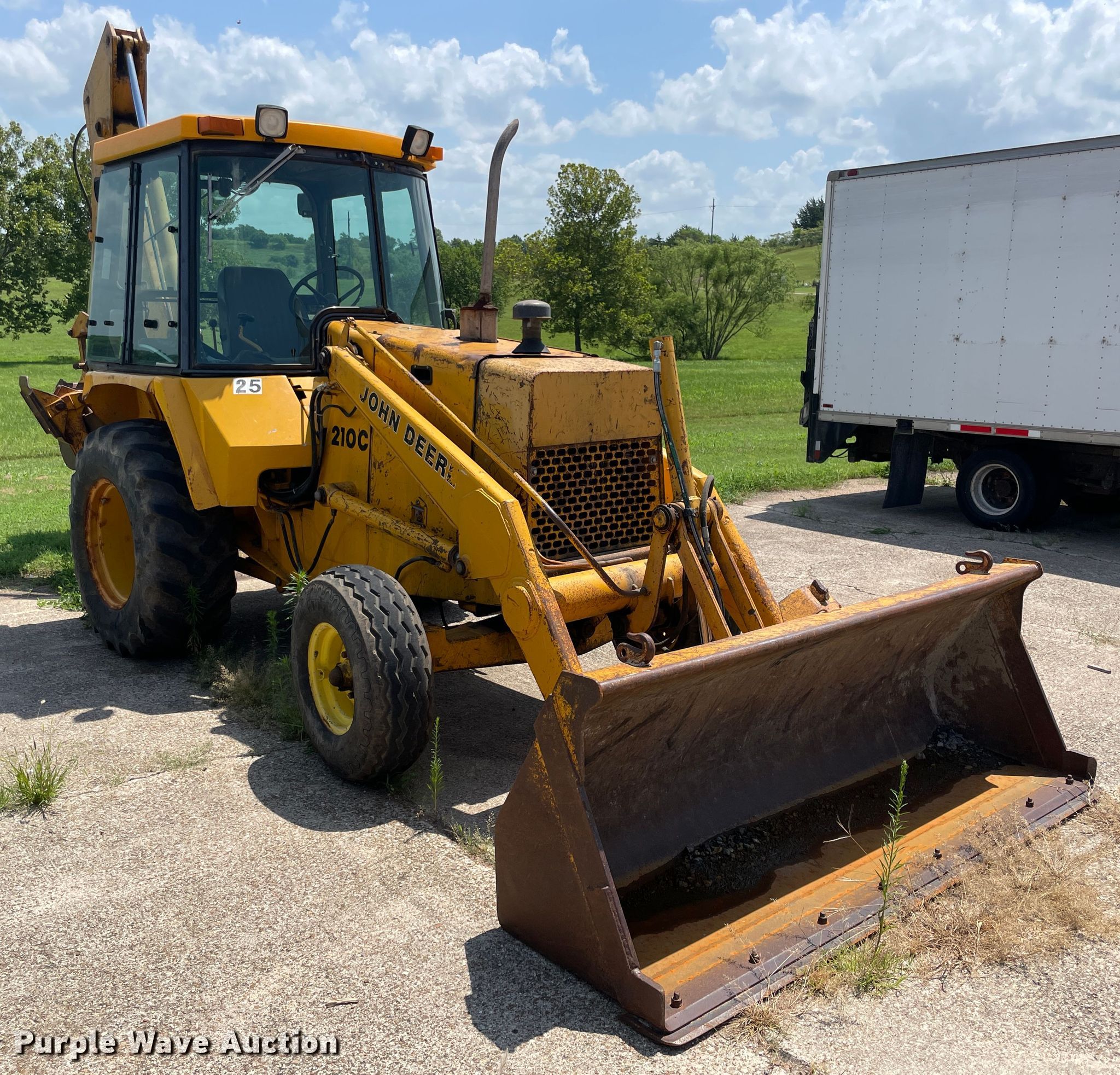 John Deere 210C backhoe in Winfield, KS | Item KK9553 sold | Purple Wave