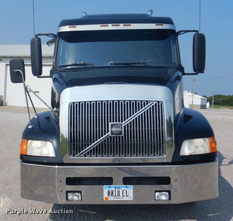 2002 Volvo VNL semi truck in Mystic, IA | Item KW9884 sold | Purple Wave