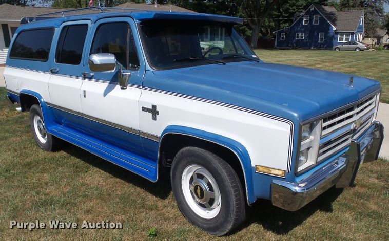 1987 Chevrolet R20 Suburban SUV in Pleasant Hill, IA | Item HF9937 sold ...
