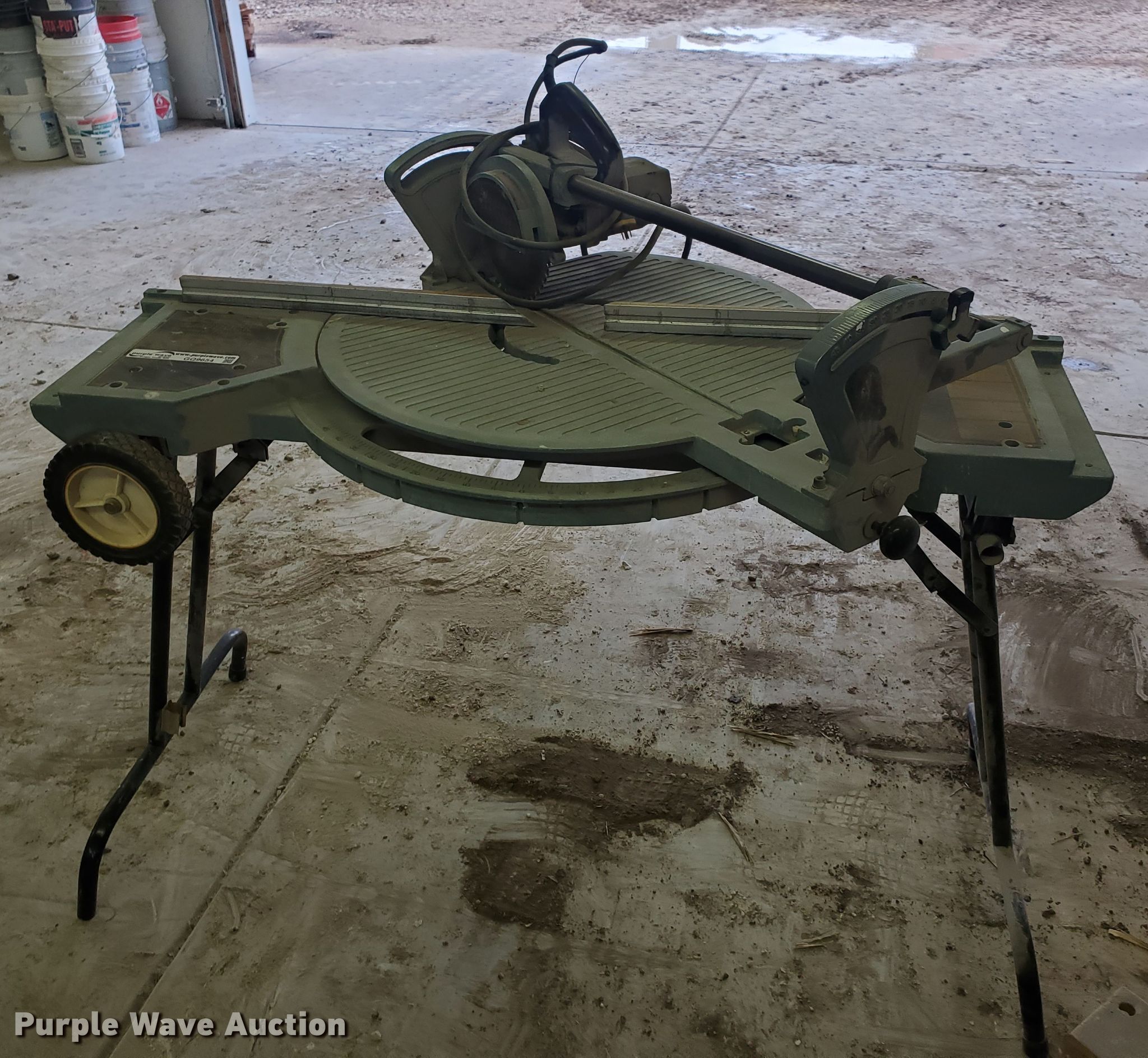 Delta Sawbuck saw in Salina, KS | Item GQ9654 sold | Purple Wave