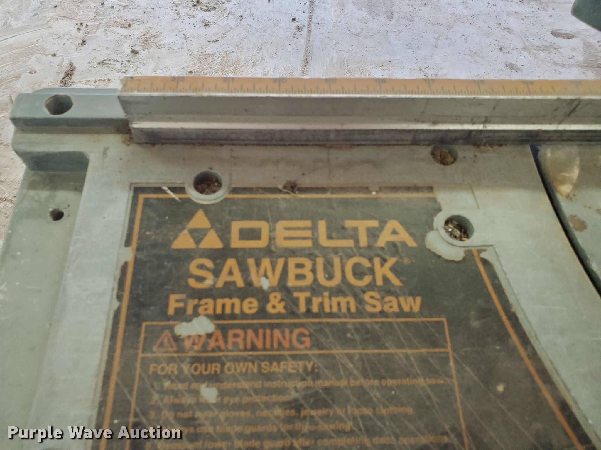 Delta Sawbuck saw in Salina, KS | Item GQ9654 sold | Purple Wave