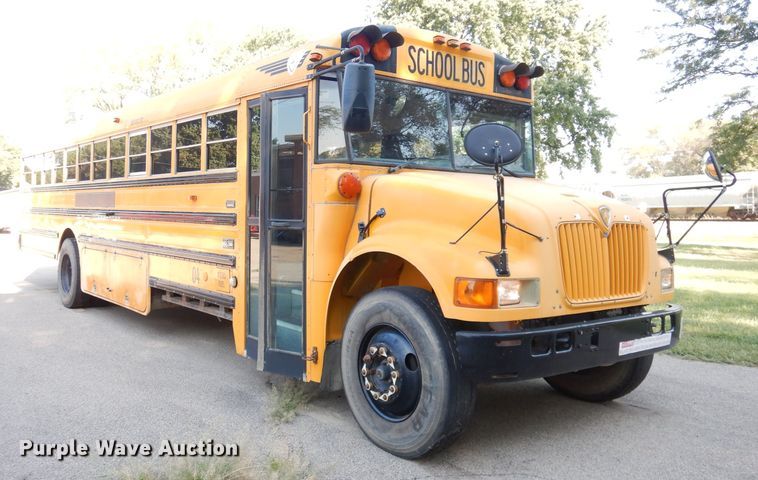 2004 International CE 200 school bus in Silver Lake, KS | Item DG0791 ...