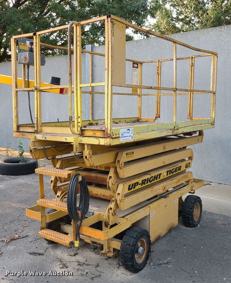 Up Right Tiger UT scissor lift in Kansas City, MO | Item DI6190 sold ...