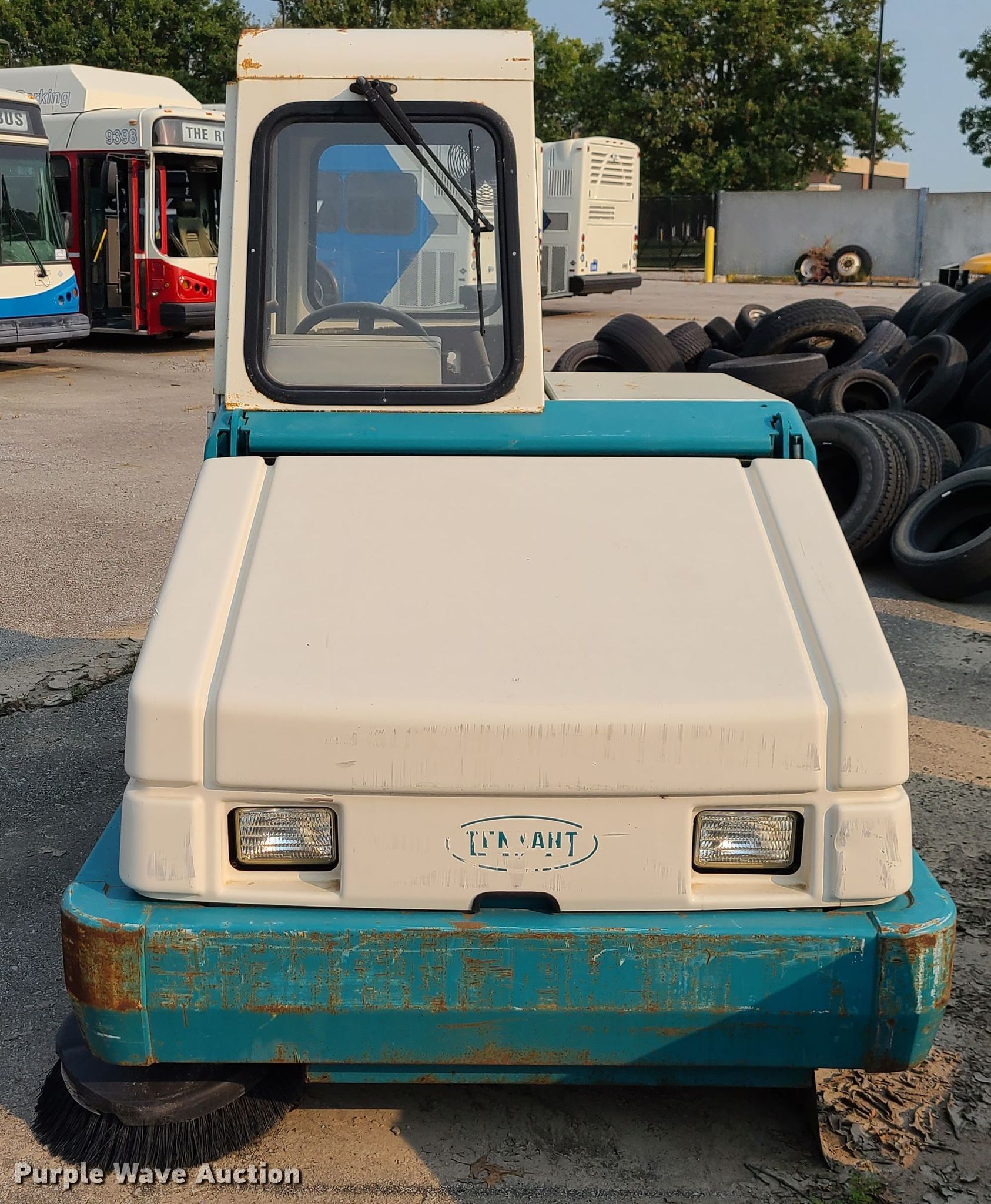 Tennant 355 sweeper in Kansas City, MO | Item DI6183 sold | Purple Wave