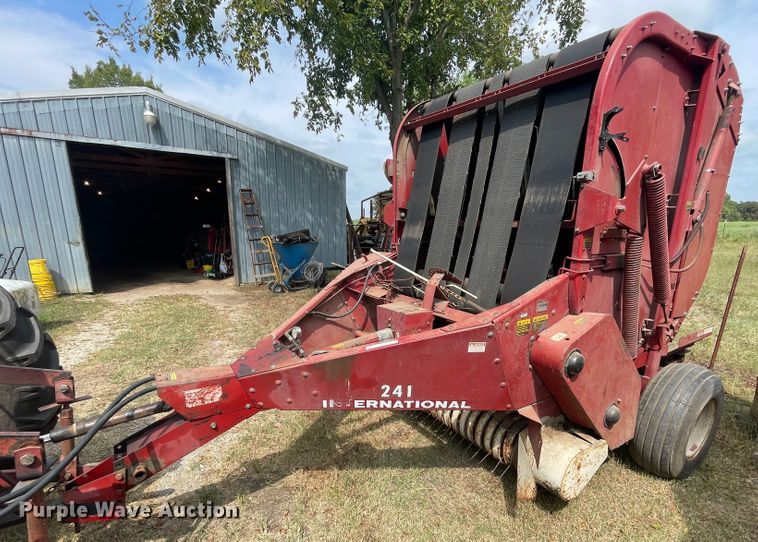 International 241 round baler in Collinsville, OK | Item JQ9728 sold ...