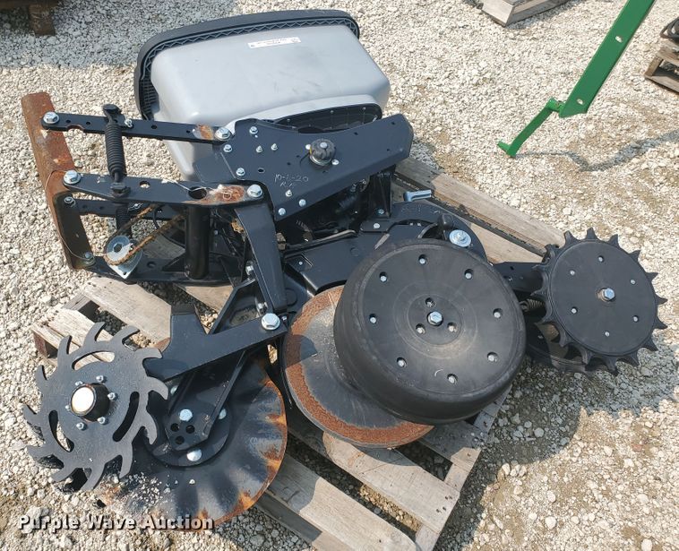 Kinze row unit in Assaria, KS | Item KY9125 sold | Purple Wave