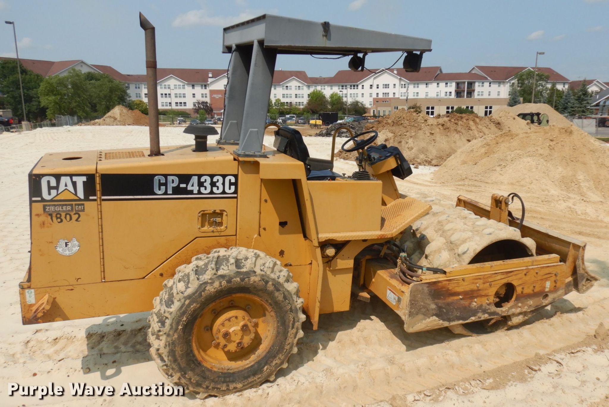 1999 Caterpillar CP-433C single drum vibratory roller in Rochester, MN ...