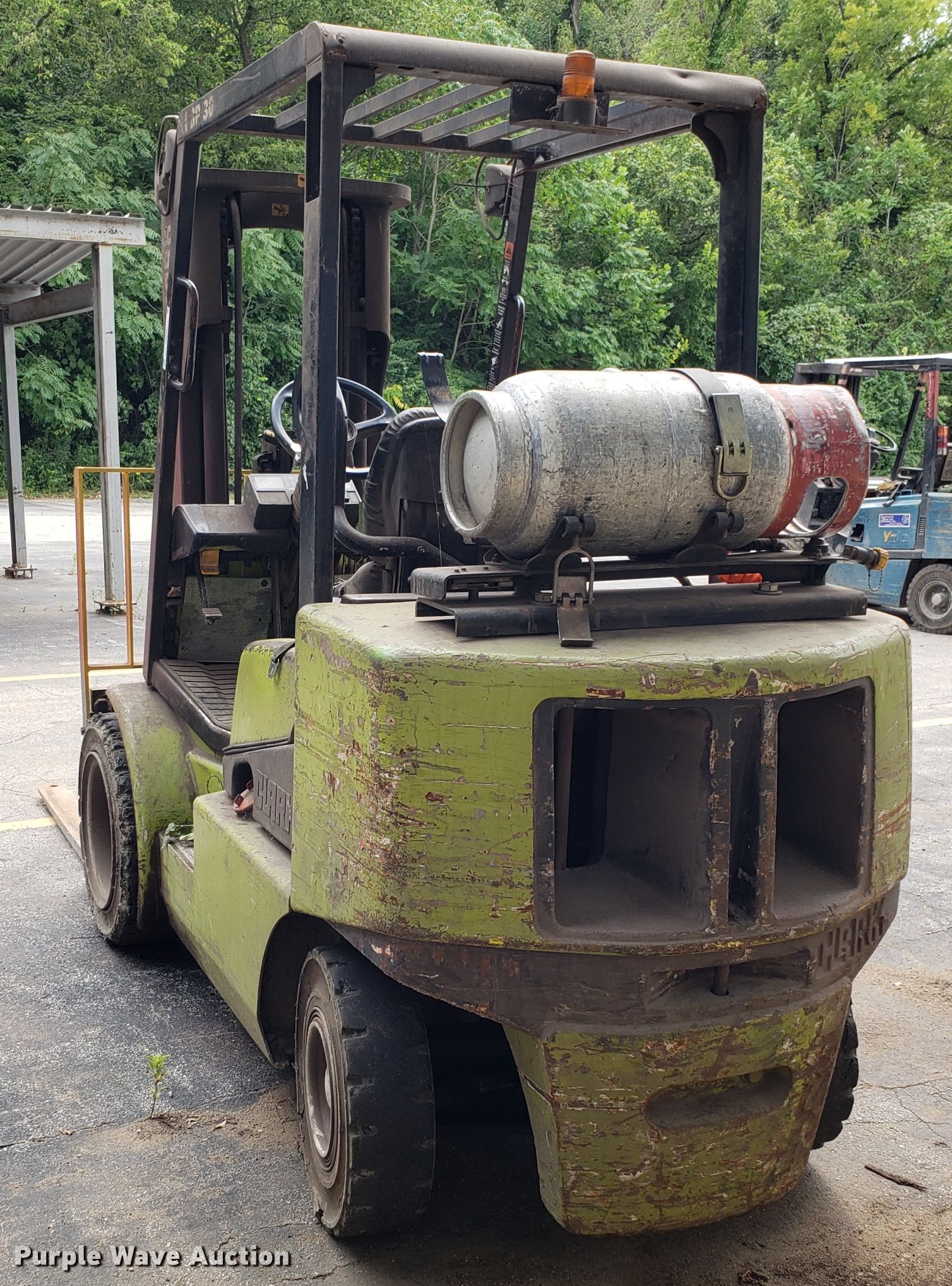 Clark CGP30 forklift in Kansas City, MO | Item IC9945 sold | Purple Wave
