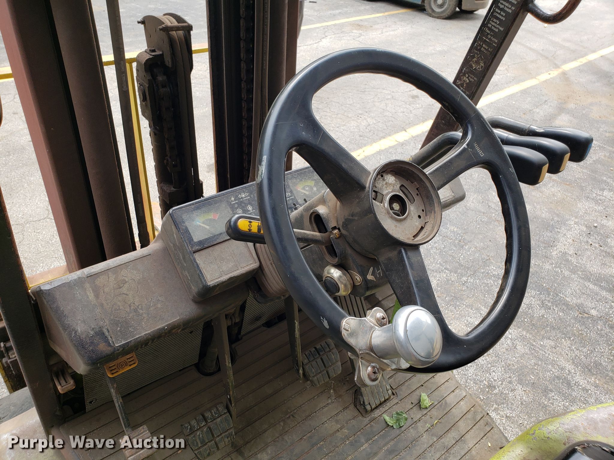 Clark CGP30 forklift in Kansas City, MO | Item IC9945 sold | Purple Wave