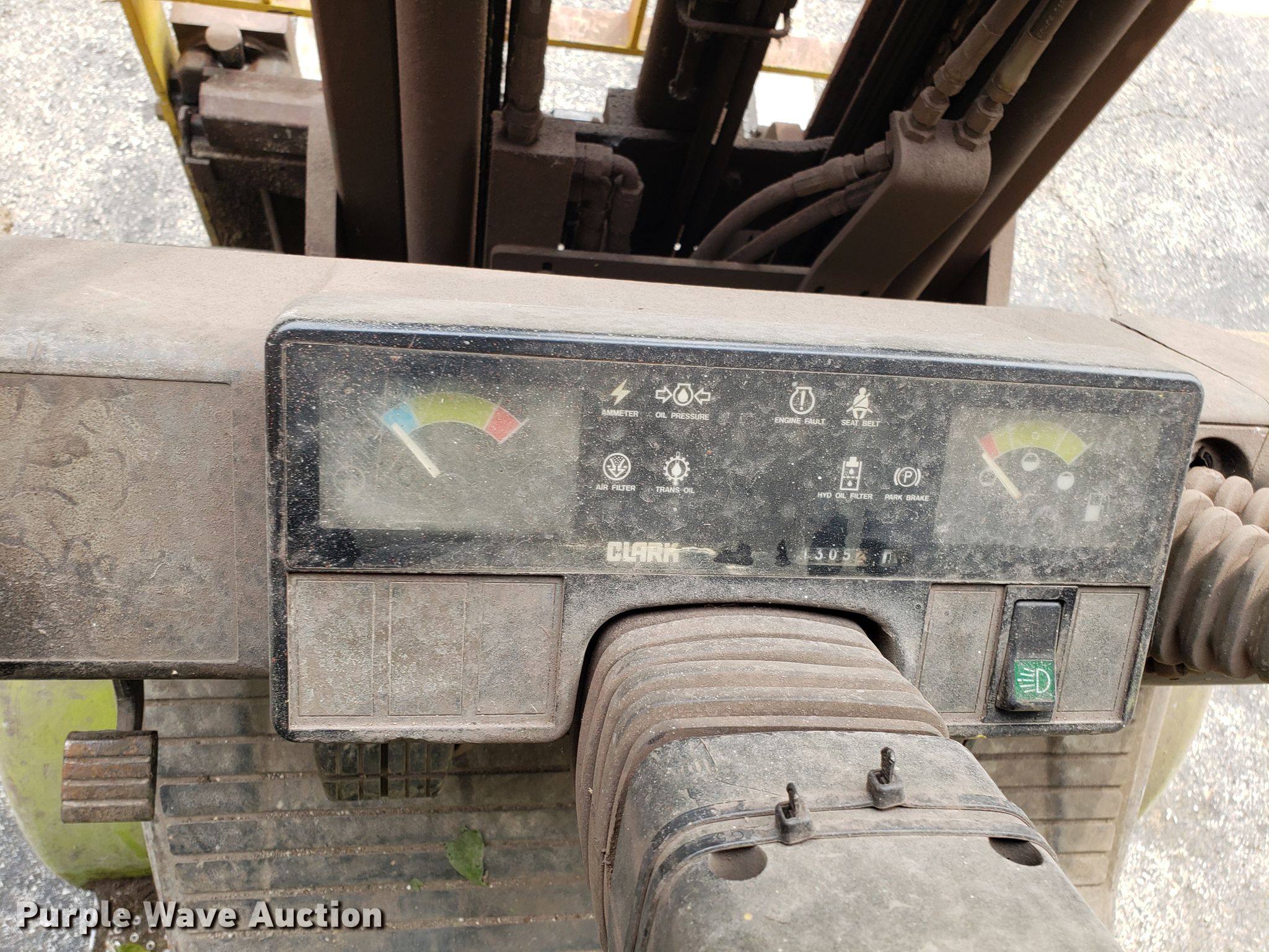 Clark CGP30 forklift in Kansas City, MO | Item IC9945 sold | Purple Wave