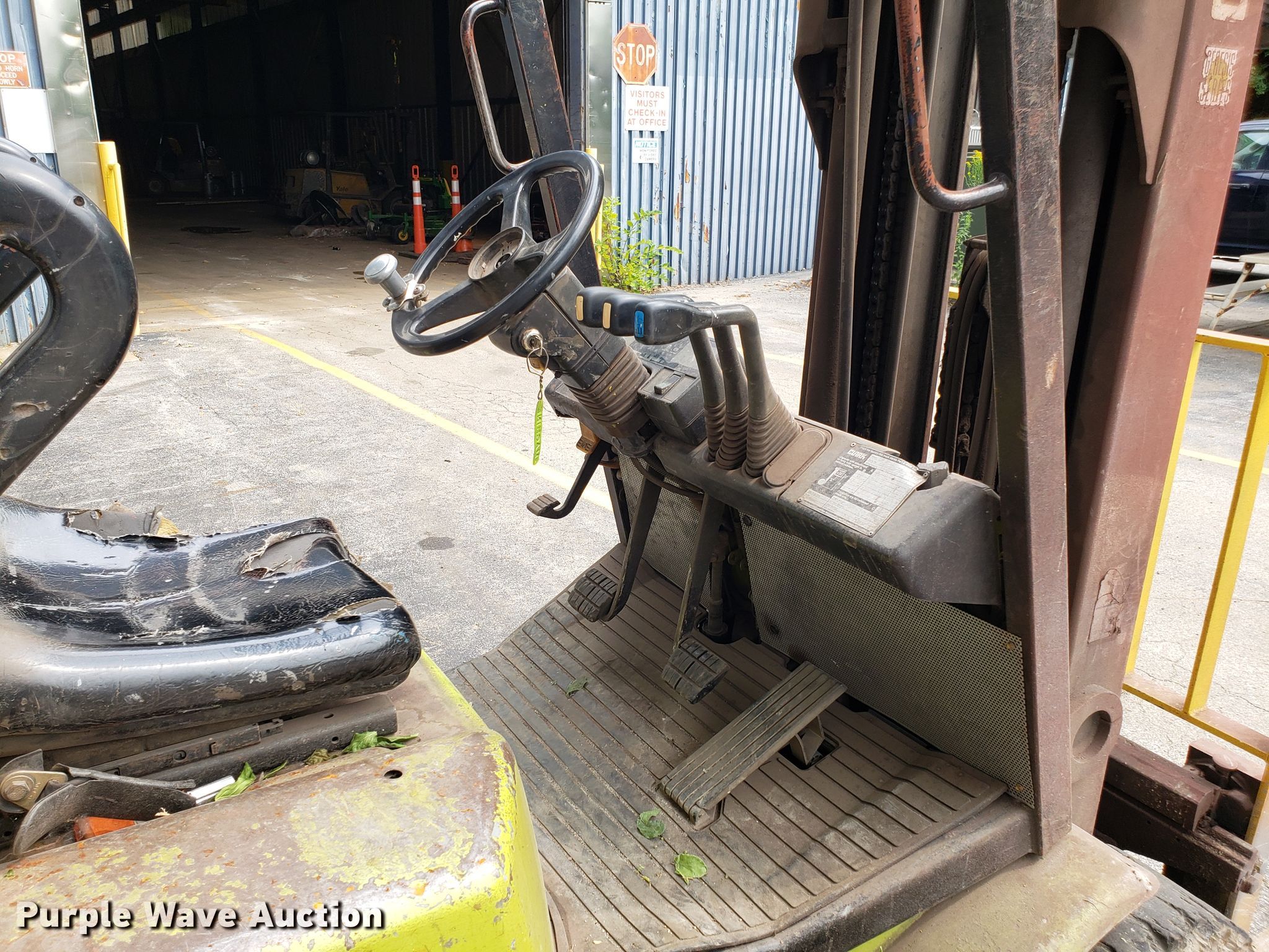 Clark CGP30 forklift in Kansas City, MO | Item IC9945 sold | Purple Wave