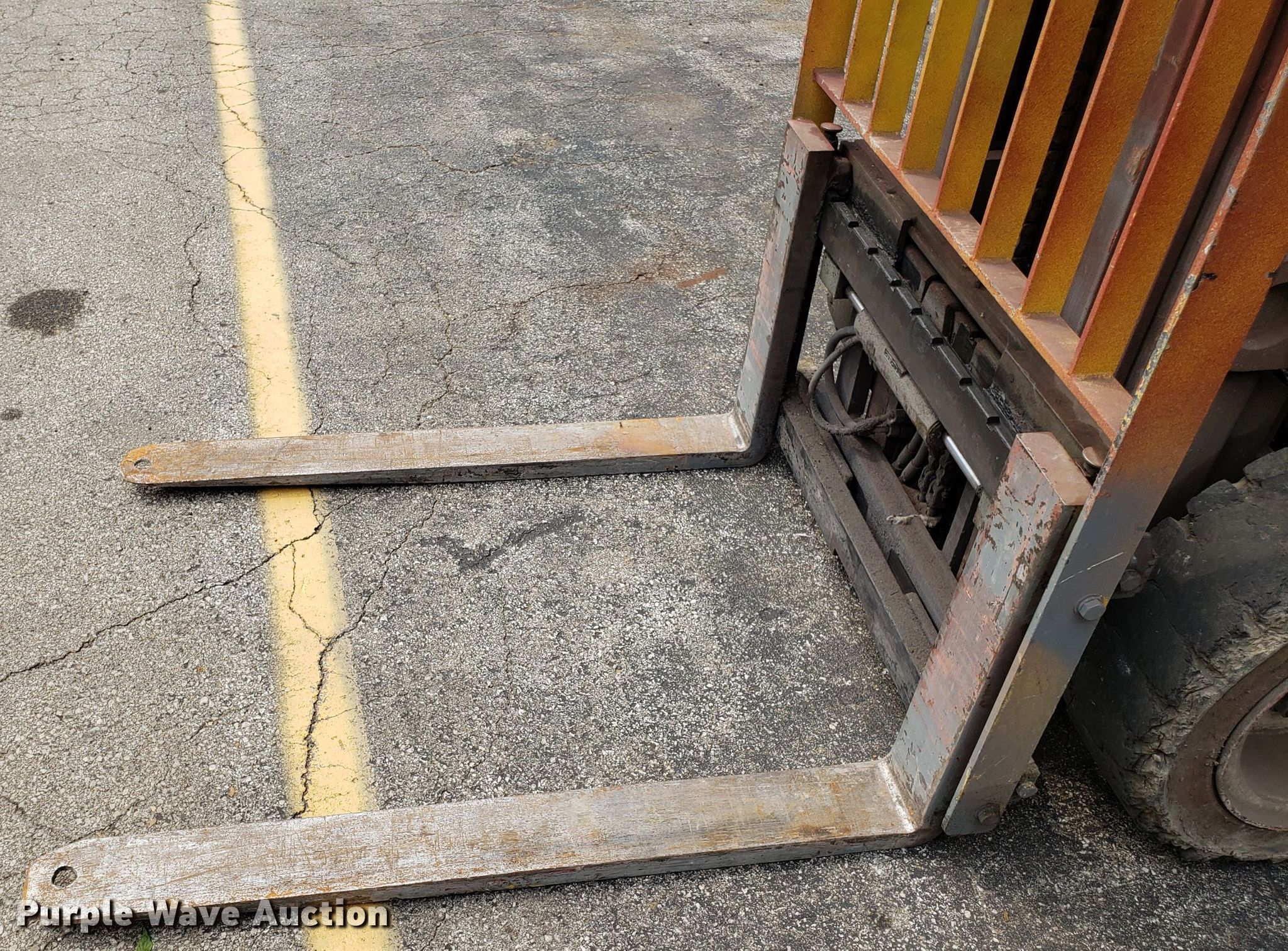 Clark CGP30 forklift in Kansas City, MO | Item IC9945 sold | Purple Wave