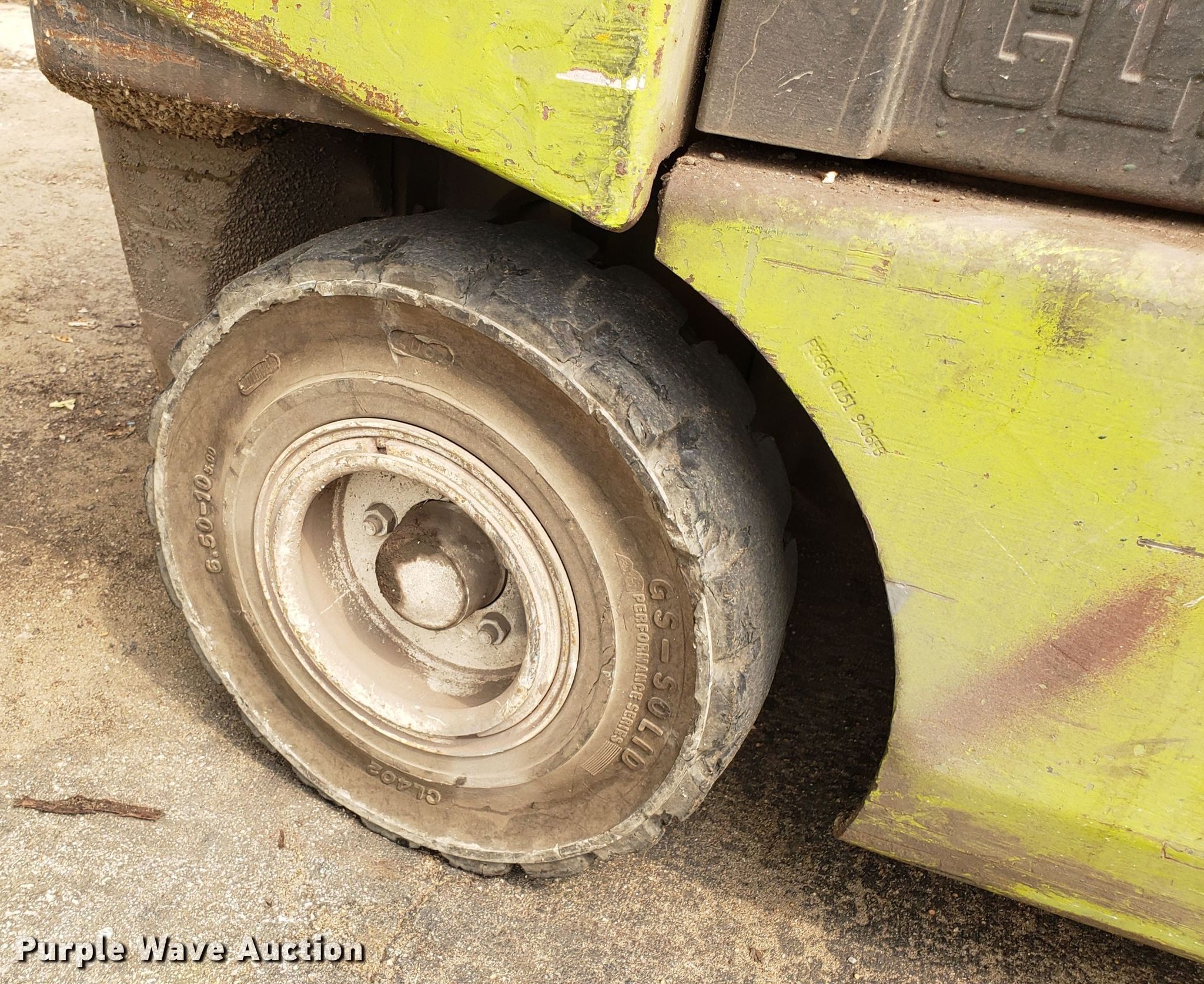Clark CGP30 forklift in Kansas City, MO | Item IC9945 sold | Purple Wave