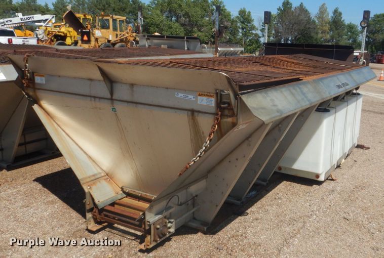 Monroe spreader in Mitchell, SD | Item KO9562 sold | Purple Wave